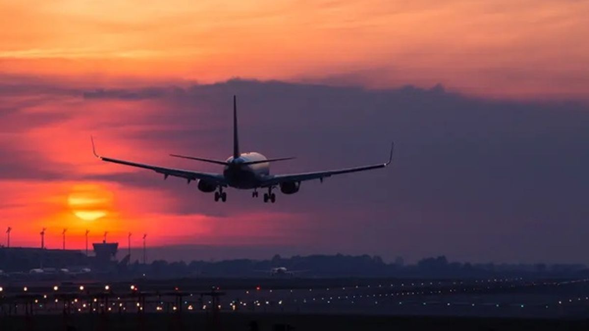Amenaza de bomba y aterrizaje de emergencia en Barcelona: el avión ...