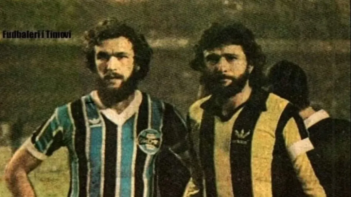 El saludo de Hugo De León al Indio Olivera quien fue escupido por un ...