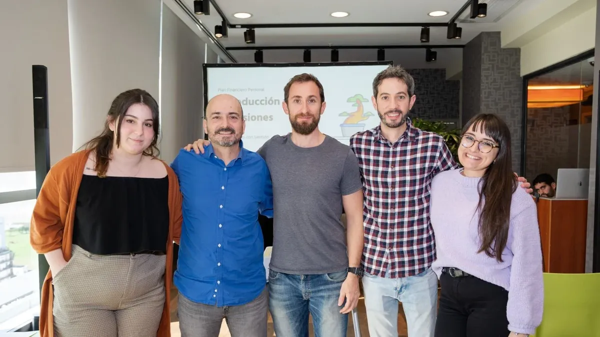 Equipo de Urudata recibió capacitación del fundador de Neurona Financiera