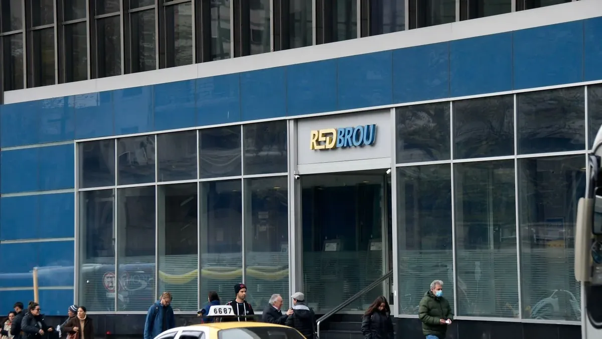 Falla informática deja sin actividad a sucursales del BROU y a su app e ...