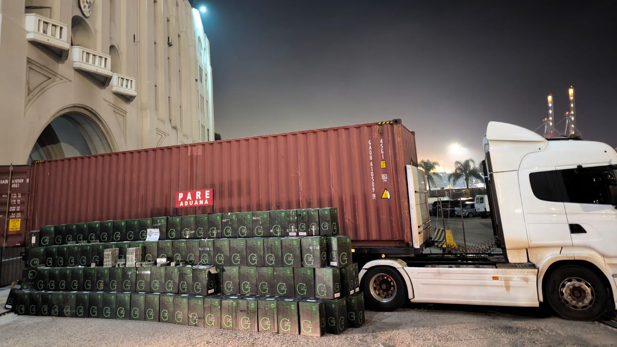 Aduanas incautó cargamento con casi dos millones de cigarrillos paraguayos de contrabando: carga ...