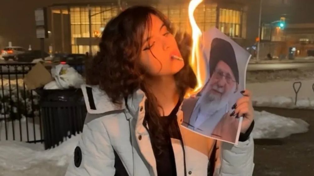 La chica del cigarrillo, un símbolo de la revolución iraní: el relato ...