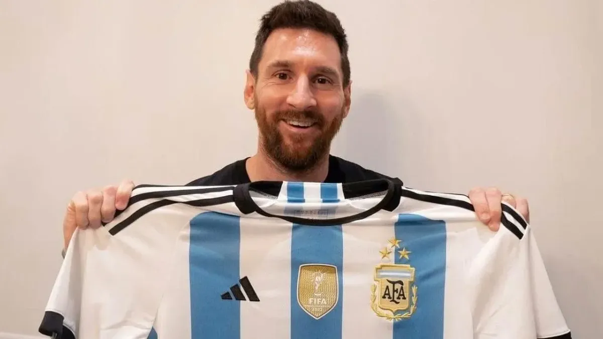 Comenzó la subasta de seis camisetas que usó Lionel Messi en el Mundial de Qatar: en busca de un ...