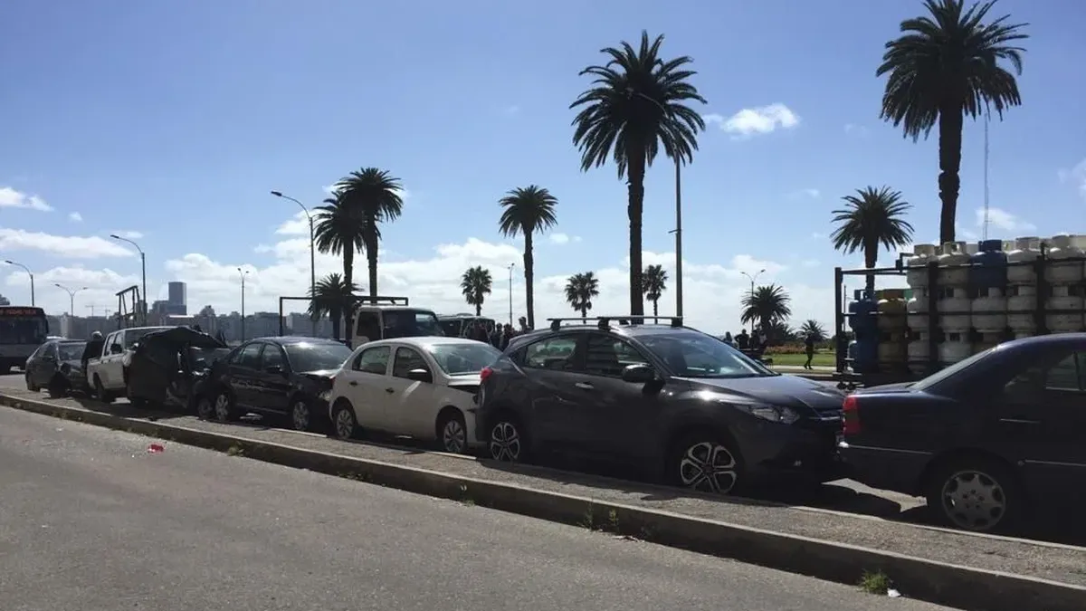 Choque múltiple en la rambla de Punta Carretas