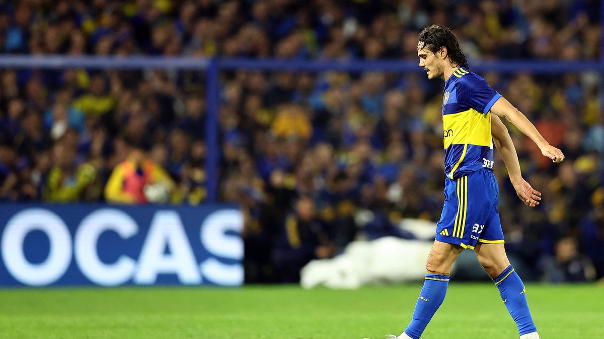 Video: Edinson Cavani agredió a dos jugadores de Vélez Sarsfield y fue expulsado por primera vez ...